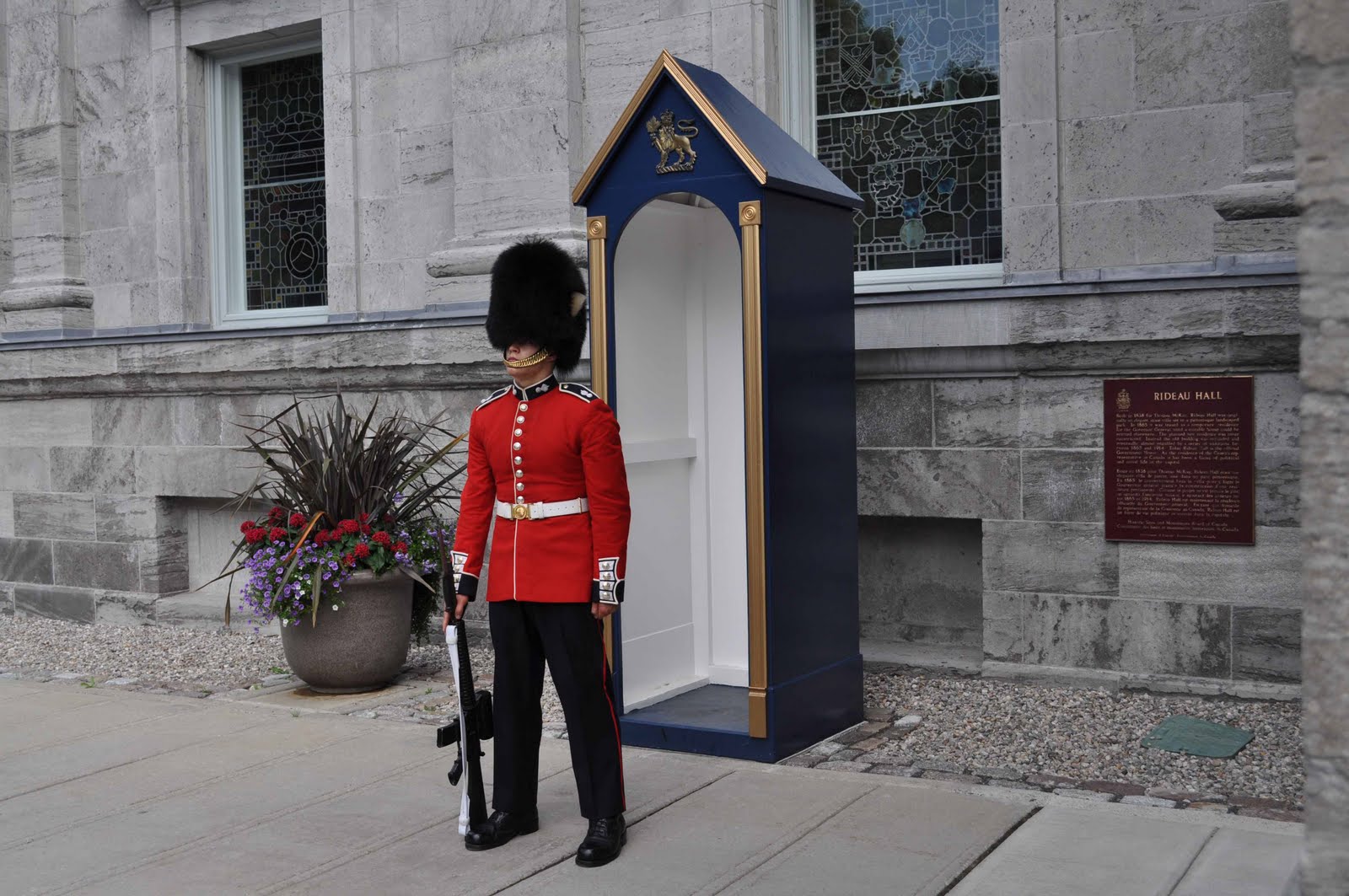 Don & Anne's Excellent Adventure!: Changing of the guard at Rideau Hall