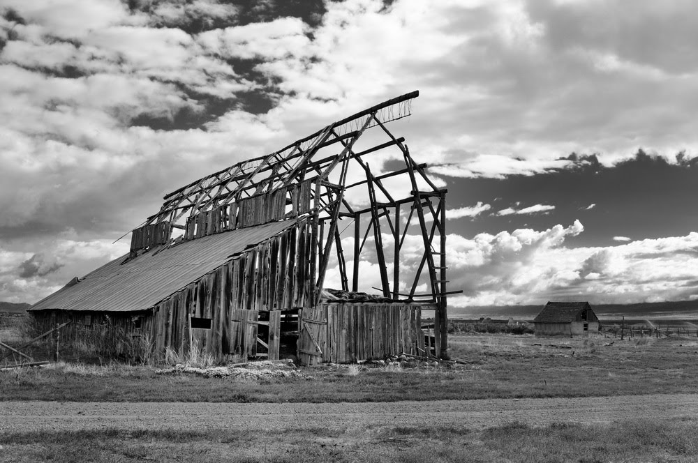 Photography of Lowell Harris: Sanpete County Utah Barn Skeleton