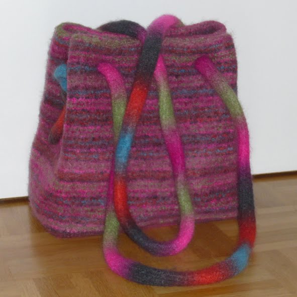 Julie strickt: Meine erste Filztasche (das Fusselmonster)
