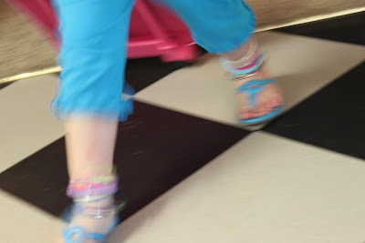 Mojoy: My child and her accessories!