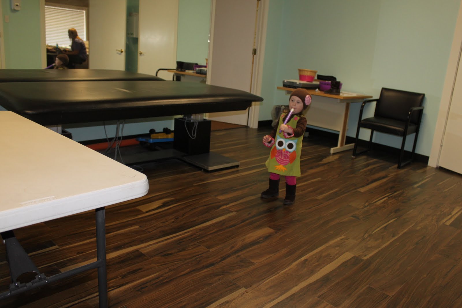 Mojoy: Gabbi assists in therapy