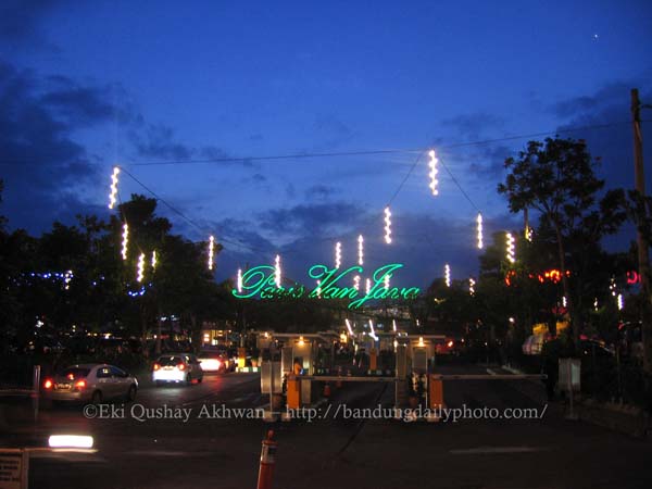 Rezpect and Unity 4 All: Adventure in Bandung