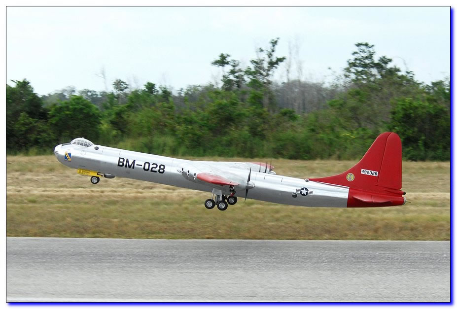 Isso e outras coisas...: MONSTER PLANES USA