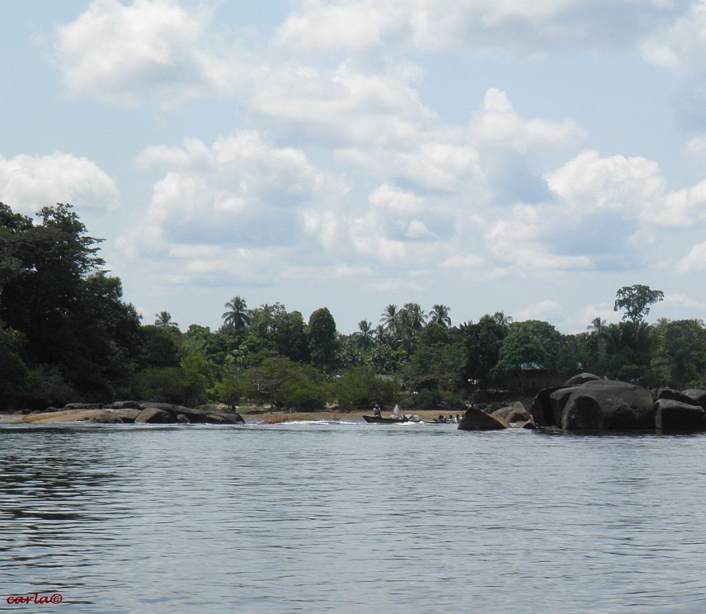 SURINAME: SURINAME RIVIER in het BINNENLAND