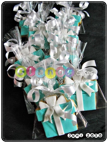 Olanos: Tiffany Box Cookies