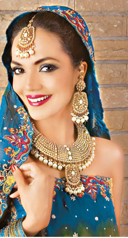 Fashion & Life Style: Pakistani Model Amina Shaikh