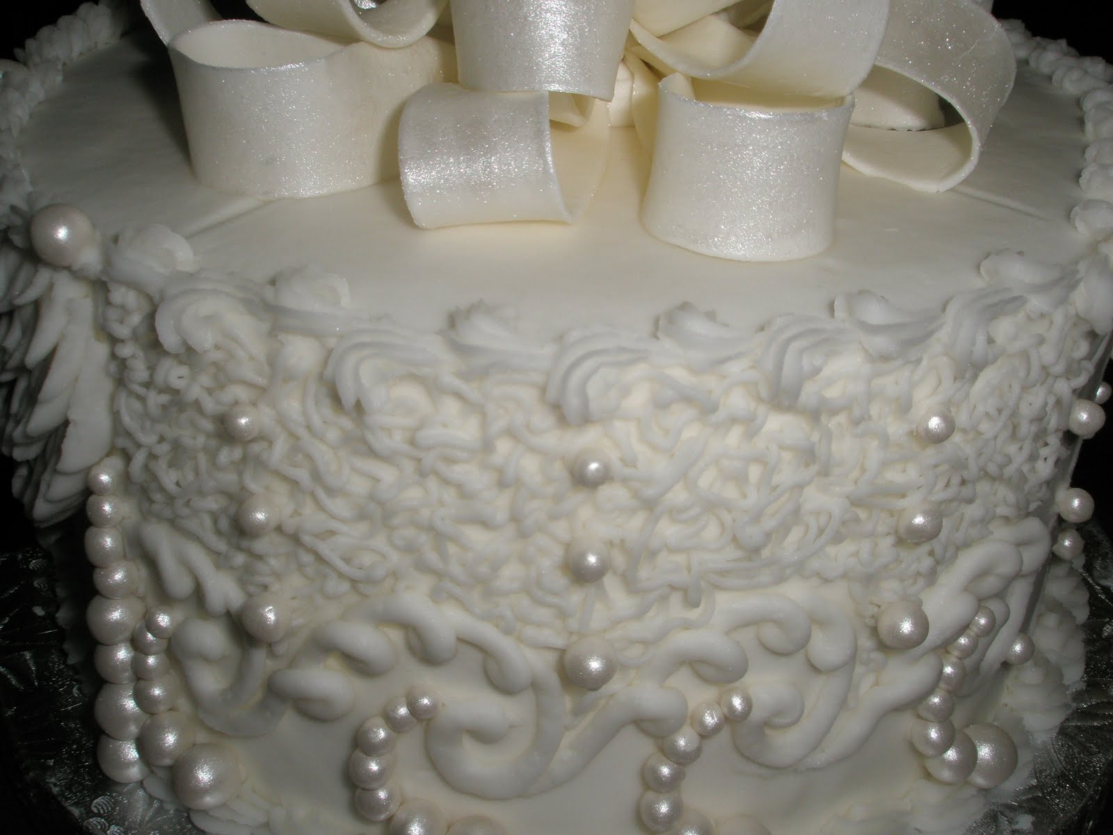 The Cake Engineer: Embossed Buttercream Class Cake