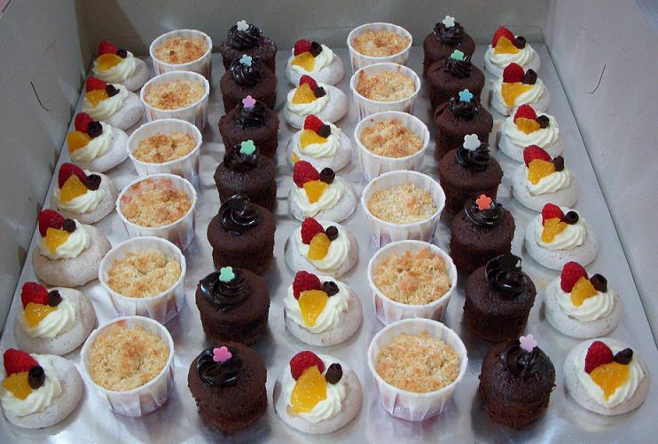 Bearylicious Cakes: Dessert Platter 1