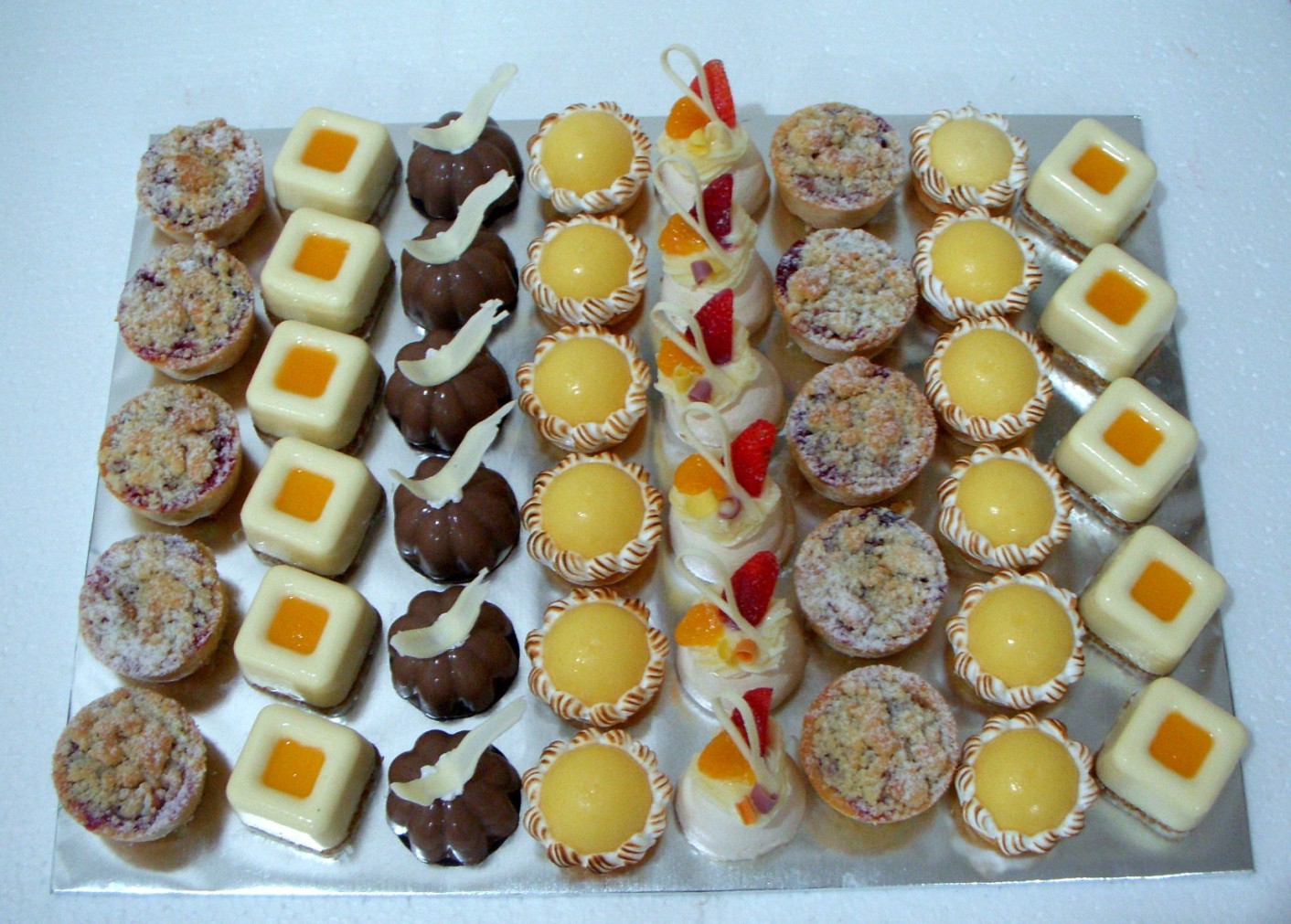 Bearylicious Cakes: Dessert Platter 2