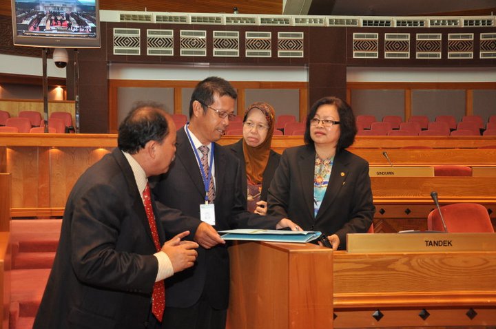 SUARA PBS INANAM: YB Datuk Johnny Goh membawa banyak isu-isu rakyat ...