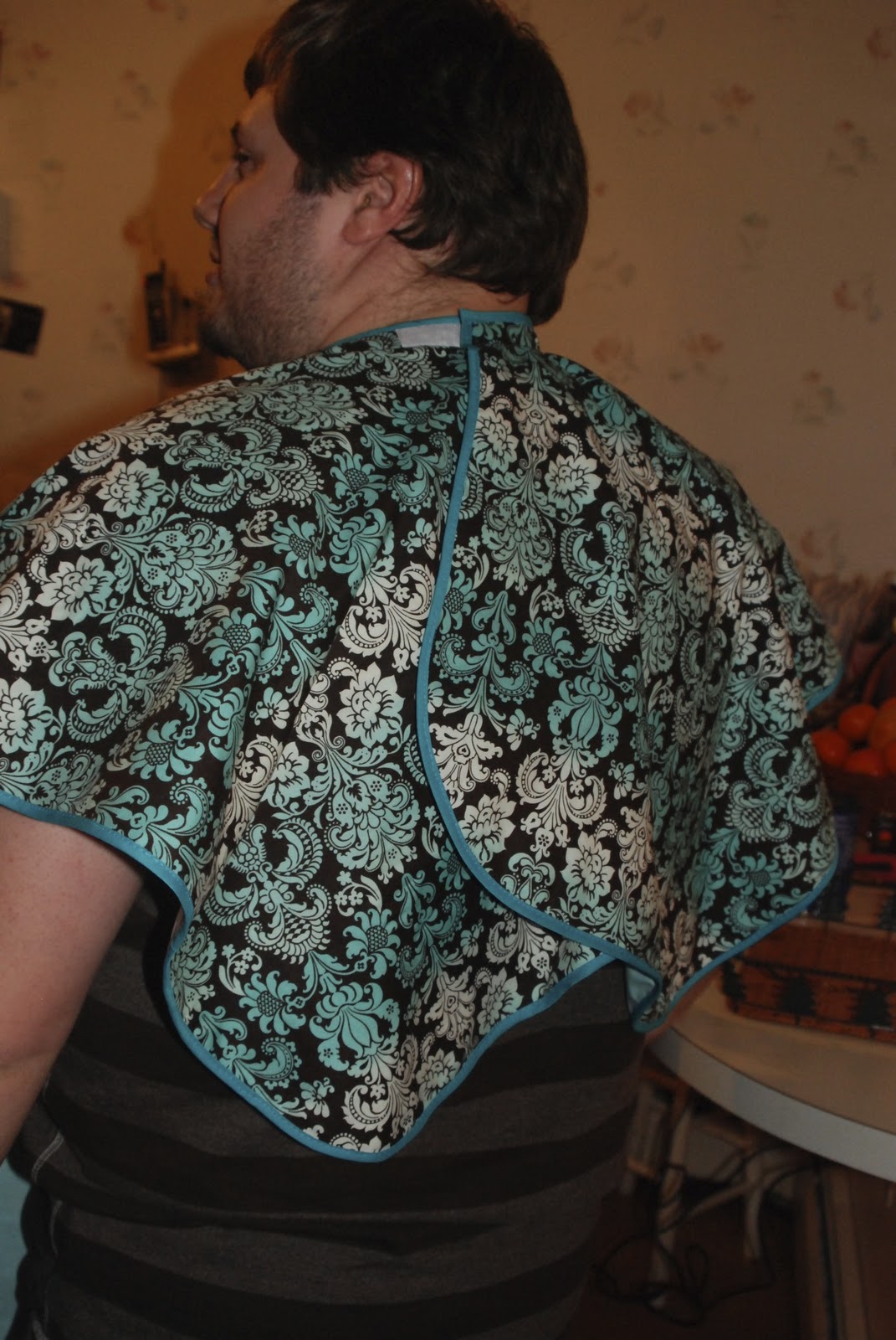 Makin' it: Handmade Presents: Hairdressing Cape