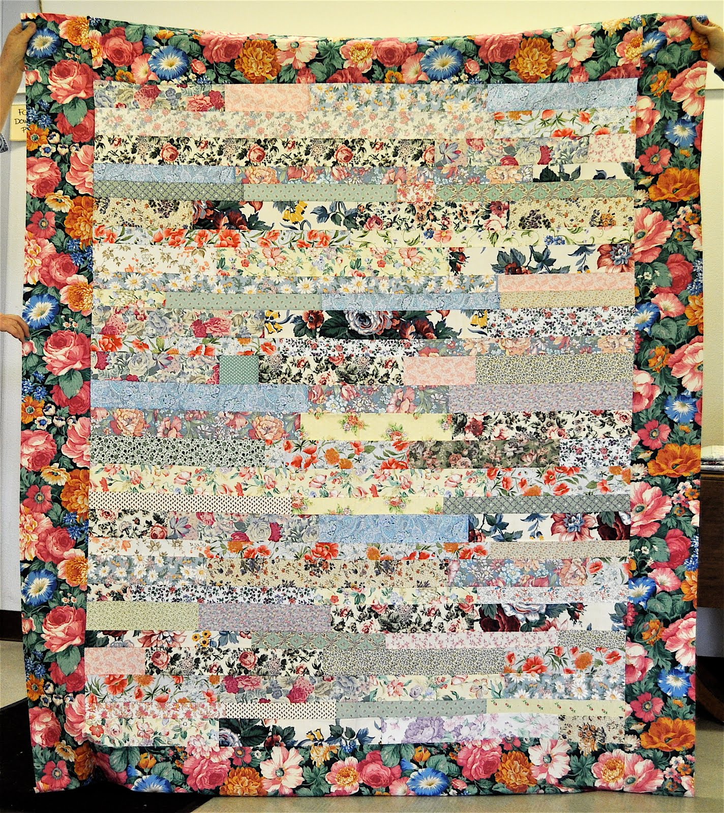 LuAnn Kessi: Raffle Quilt.... Applique Done