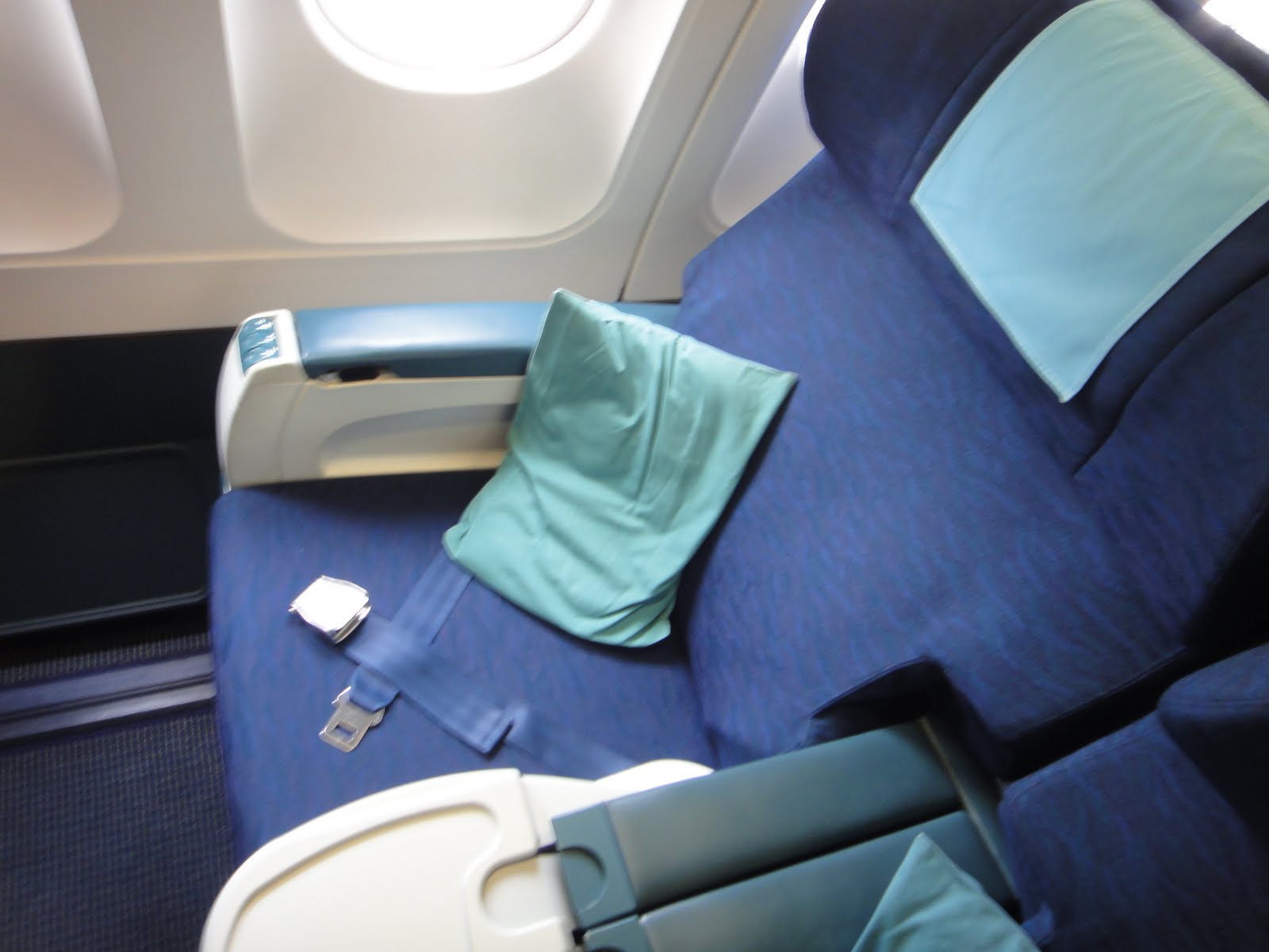 Cathay Pacific 511 ( CX511 ) - Taipei to Hong Kong Business Class ...