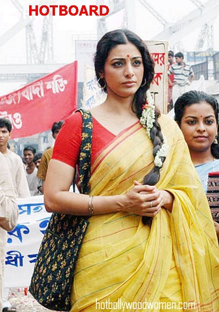 BEAUTY QUEENS: bipasha basu show her navel pose