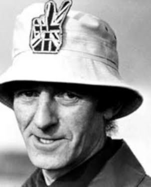 HER HAVE A LONG ARM !: SPORTING LEGENDS - Maurice Flitcroft