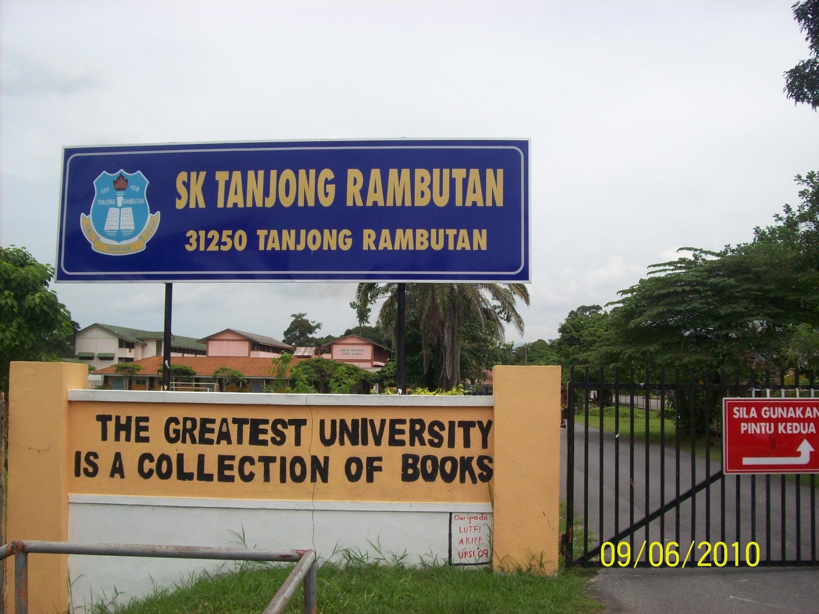 cikgu azhar: TANJUNG RAMBUTAN MASIH SIUMAN (THE IMAGE OF MAD PATIENT ...