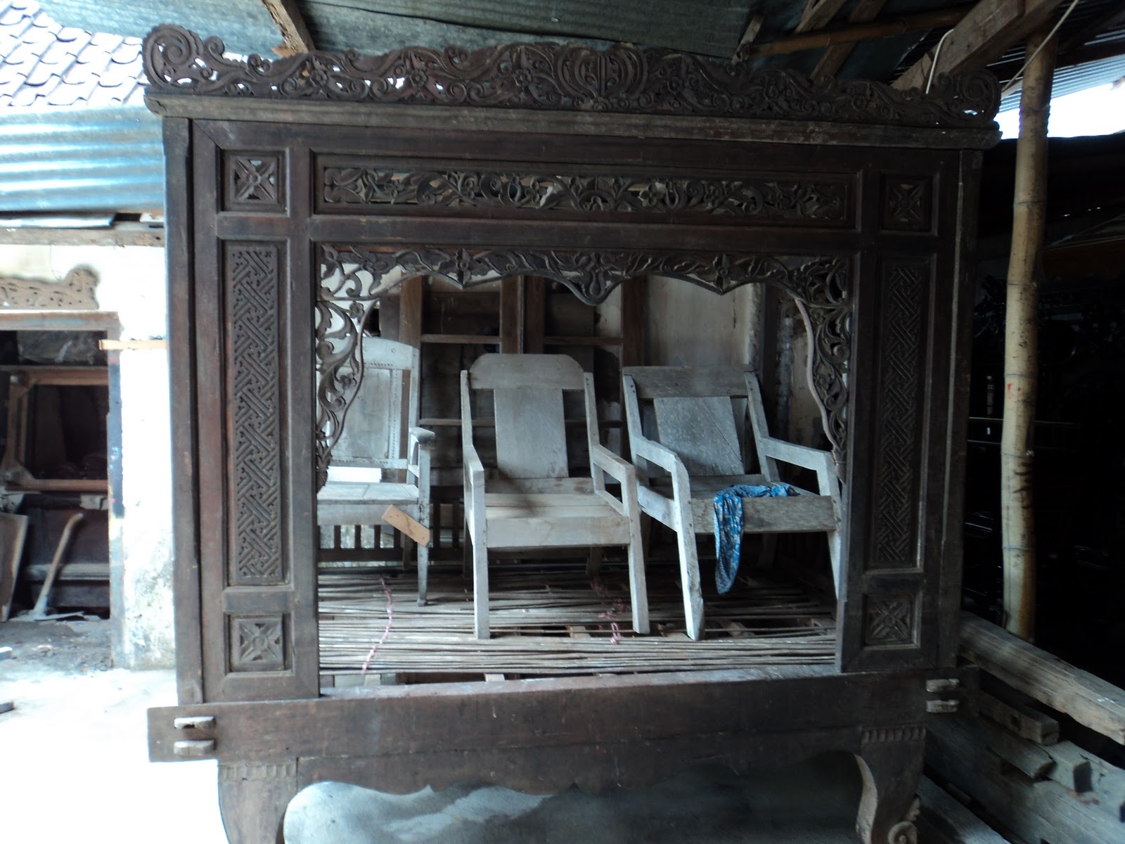 Mebel Antik: Aneka barang-barang lama/primitive