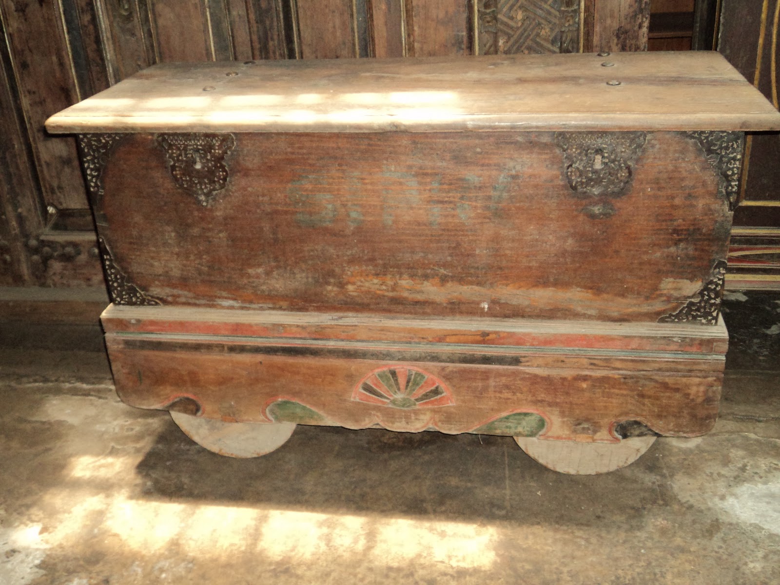 Mebel Antik: Aneka barang-barang lama/primitive