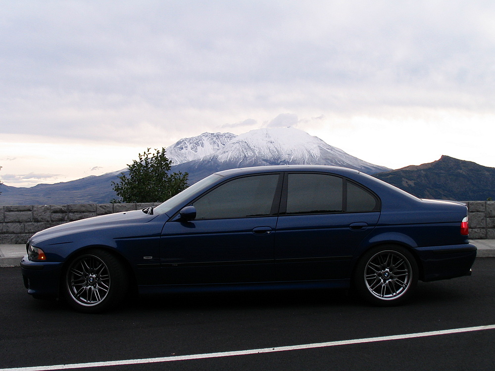 BMW M5: LeMans BLue E39 M5
