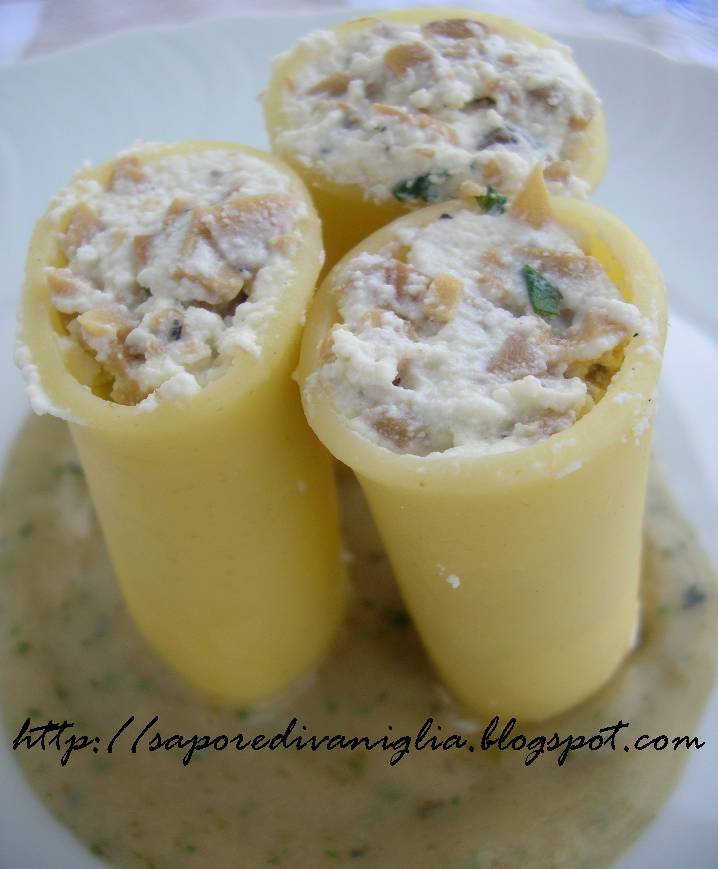 Paccheri ripieni con salsa al pesto da sapore di vaniglia su ...