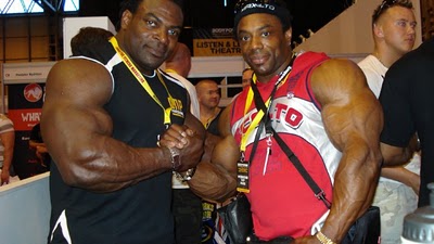 world bodybuilders pictures: alvin small boybuilder with family friends