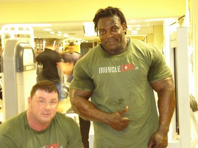 world bodybuilders pictures: star bodybuilder alvin small with fan lovers