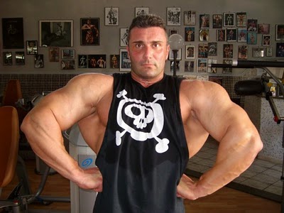 world bodybuilders pictures: bodybuilder ALESSANDRO GRASSI during practice