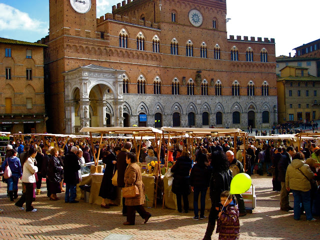 Nora in Italy: Medieval Market Day in Siena