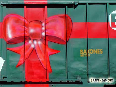 graffiti walls: BalconesMerry Christmas Graffiti on Train by Feliz Navidad