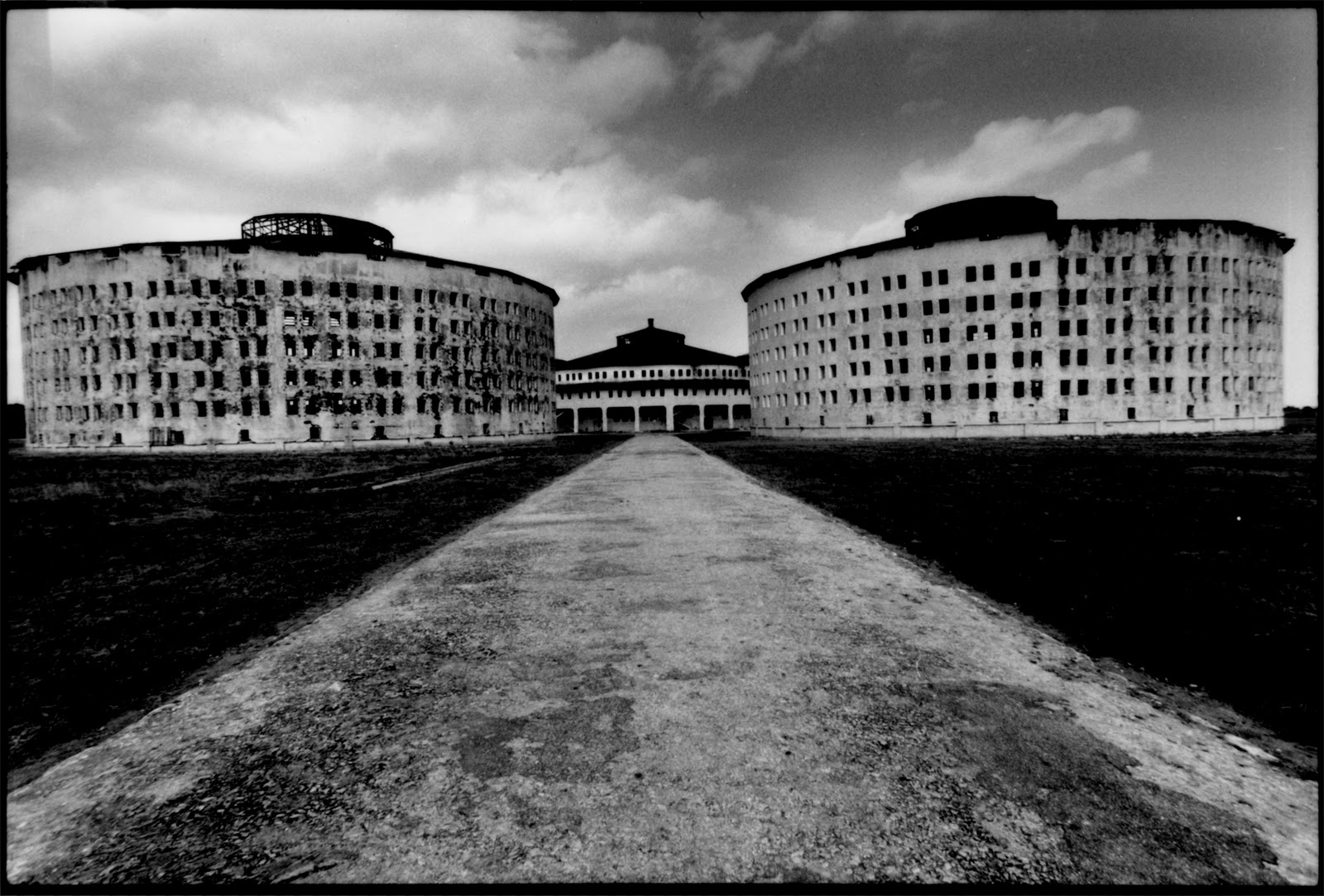 'Expose' the 'Heart' of Fashion.: Panopticon Design & The Begining of ...