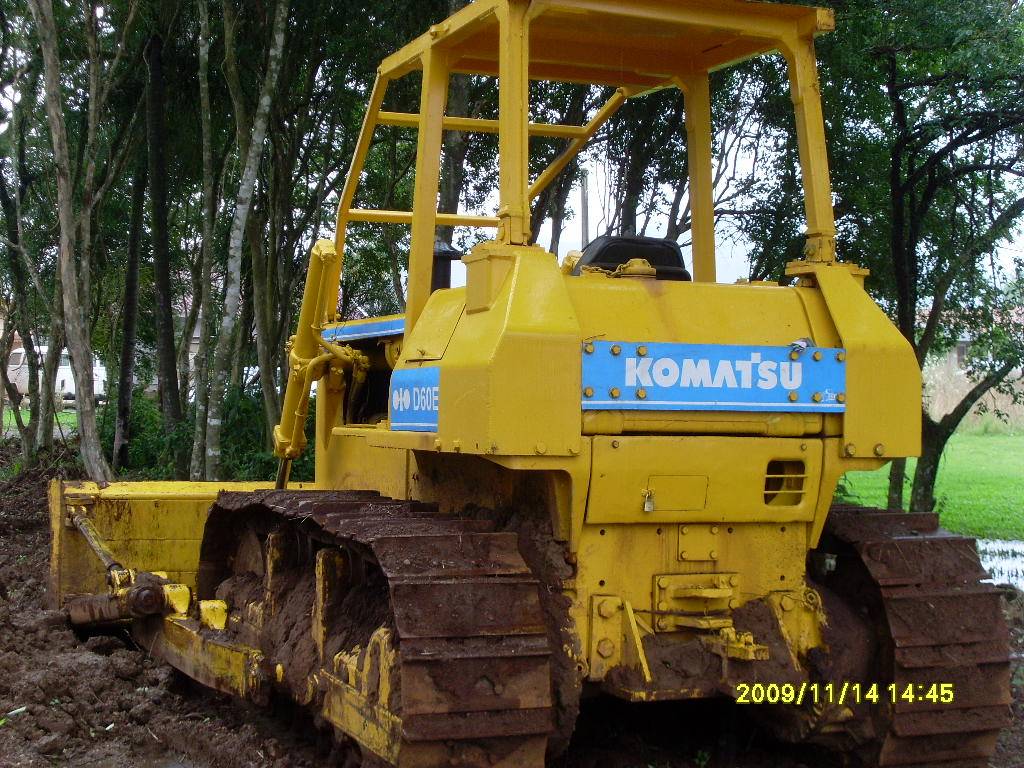 HIDROMAQ - Mecânica Pesada: Trator de esteira Komatsu D60, 100% ...