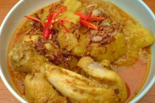 Thai Cuisine: Thai Yellow Curry Chicken (Kaeng Kari Kai)