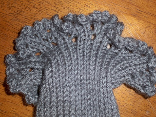 Lord Ozwald's Curious Goods: Ruffled Wrist Warmers!