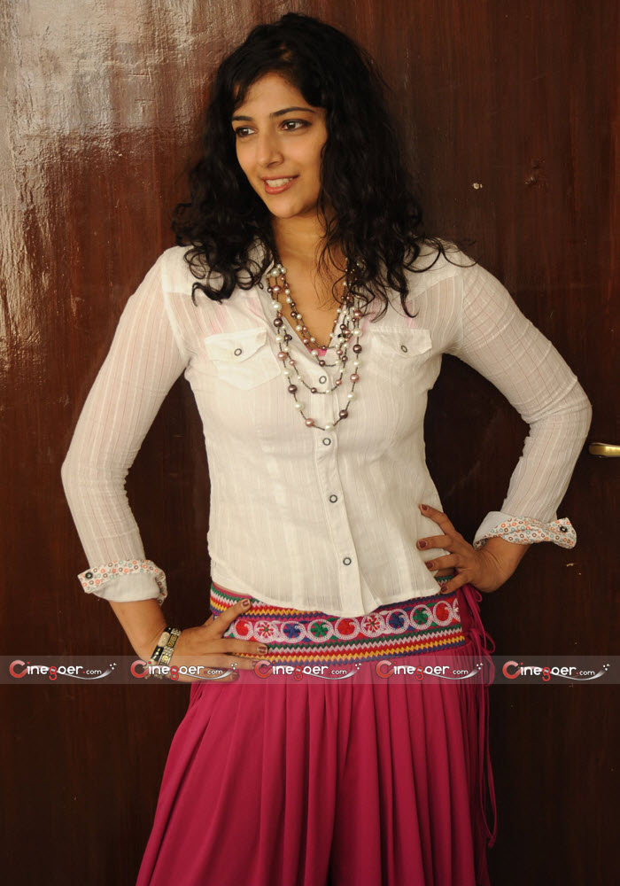 Nishanthi Evani Gallery, Nishanthi Evani Stills, LBW Heroin Nishanthi ...