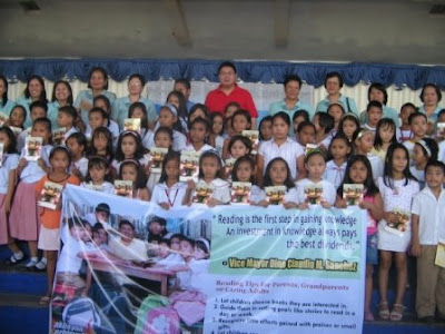 Amazing Butuan: Public School Students Receives Notebooks under the ...