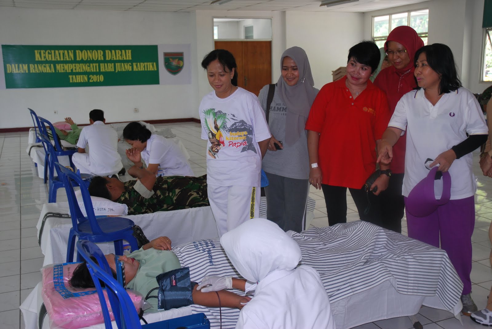 Persit KCK PD 17 Cen Blog's: KETUA PERSIT KCK DAERAH XVII/CENDERAWASIH MENGHADIRI ACARA DONOR DARAH