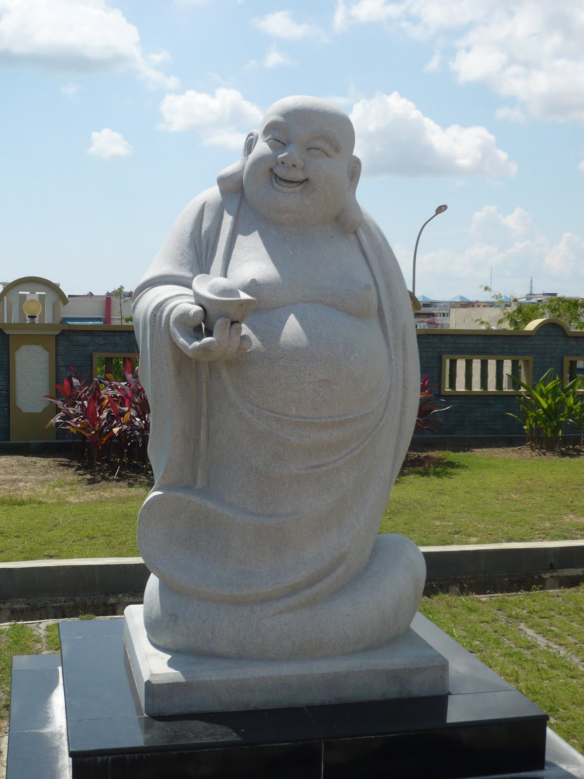 Alice Travelogue: Batam Indonesia - Maha Vihara Duta Maitreya Temple