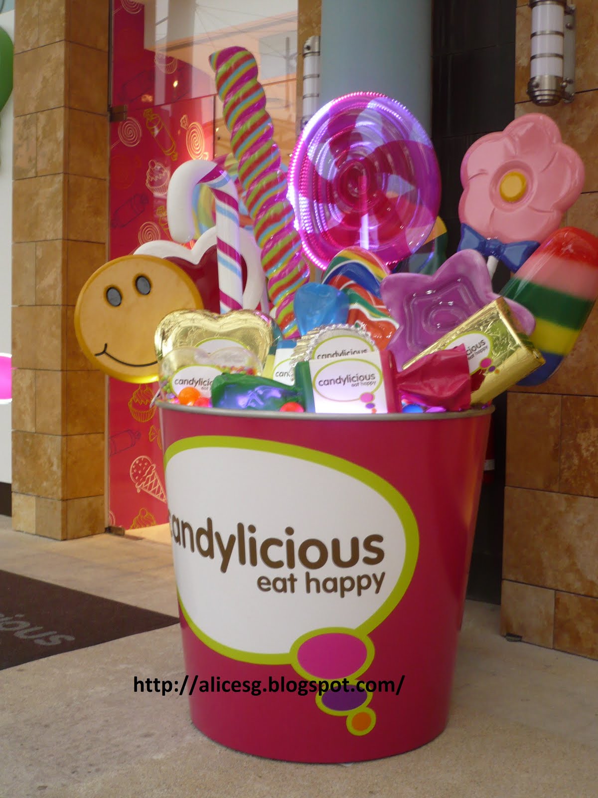 Alicesg-Singaporemyhome: My World Tuesday - Resort World Singapore - Candy