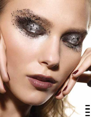 It-Chic: OUTRAGEOUS MAKEUP
