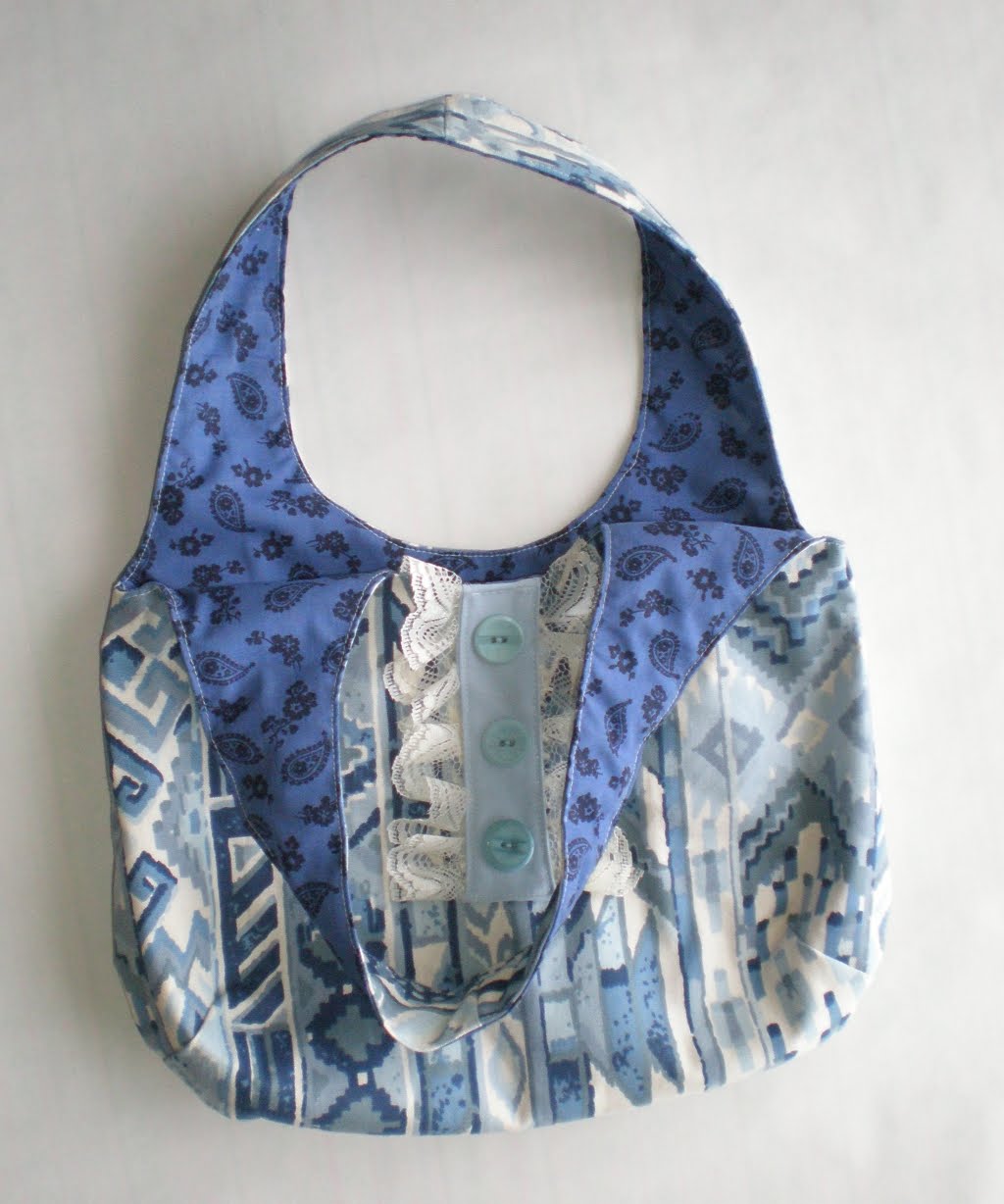 Antmee: Little blue handbag.