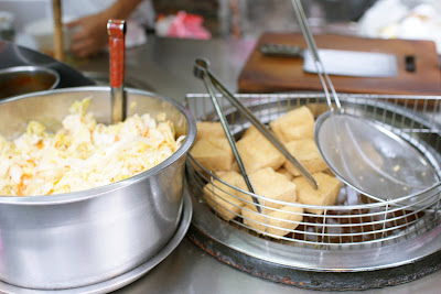 a hungry girl's guide to taipei: street eat/taiwanese: i strongly ...