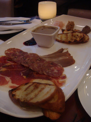 Americanu': John Howie Steak & Piano Bar