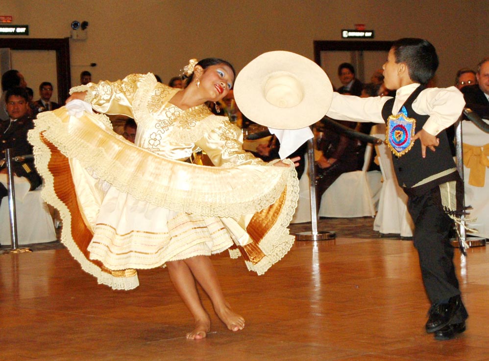 Armonía - Huanta: La marinera peruana está de fiesta...