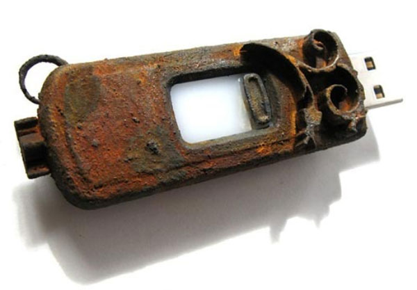 Líneas y Manchas: USB drivers antiguos y oxidados