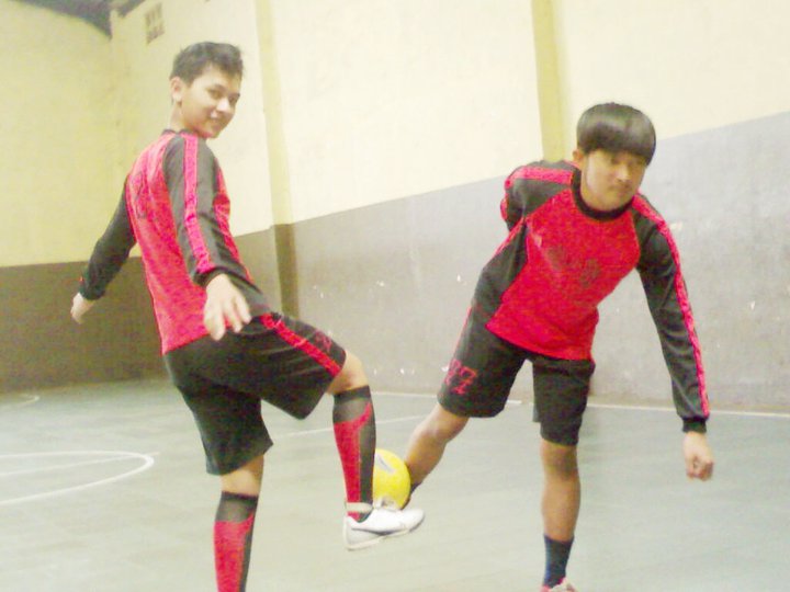 bobby pratama: TEKNIK DASAR BERMAIN FUTSAL