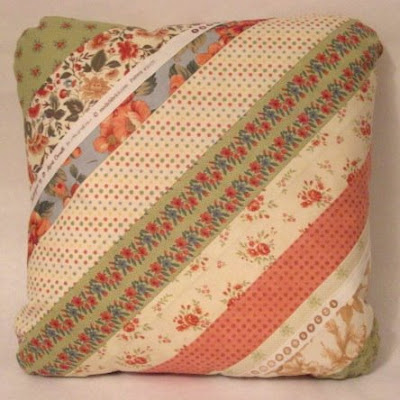 Selvage Blog: Selvage Pillow Tutorial at Moda Bake Shop