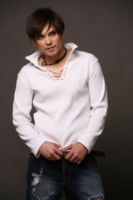 Man Central: Douglas Robinson: Still Searching For His Place in Showbiz