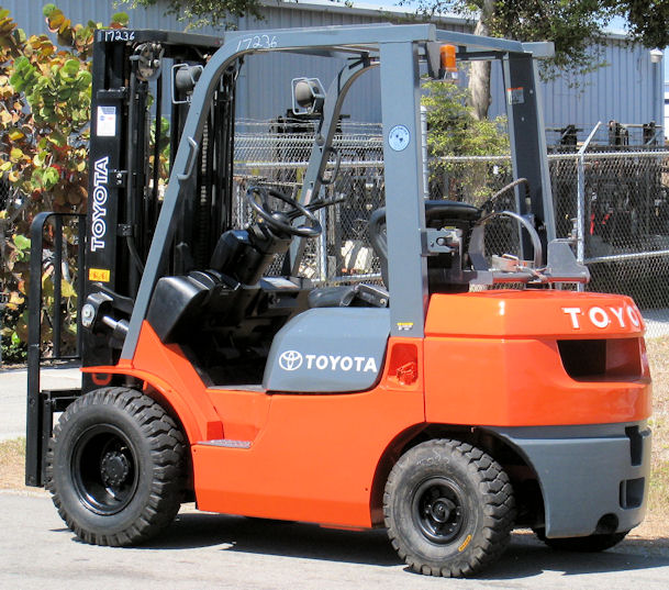 .: Toyota 7FGU25 - 5,000 # Pneumatic Stock # 17684