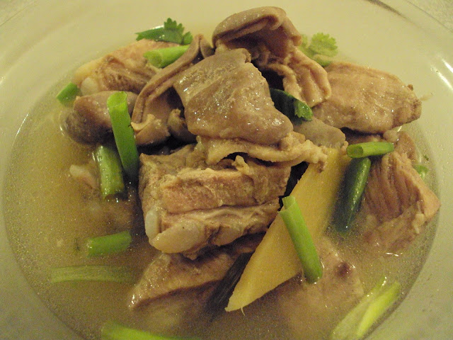 WHITE PEPPER PORK n PORK STOMACH SOUP