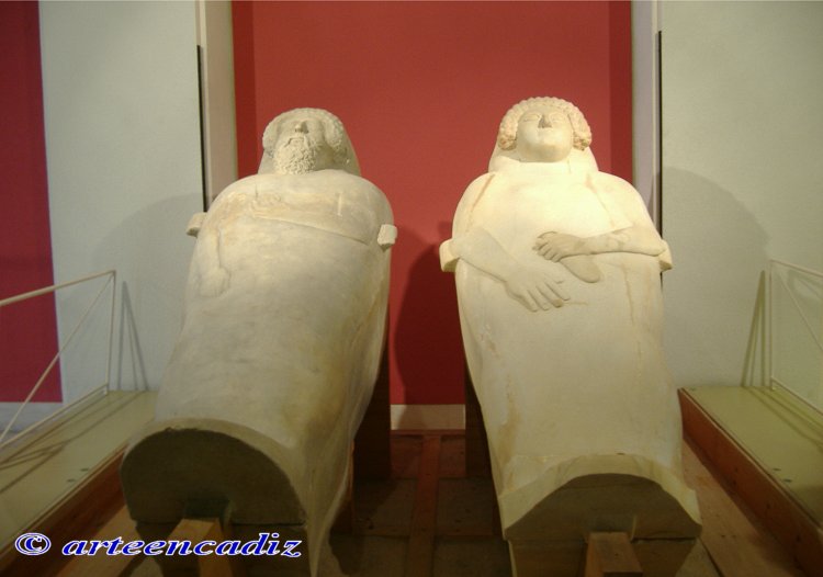 Sarcófago antropoide femenino